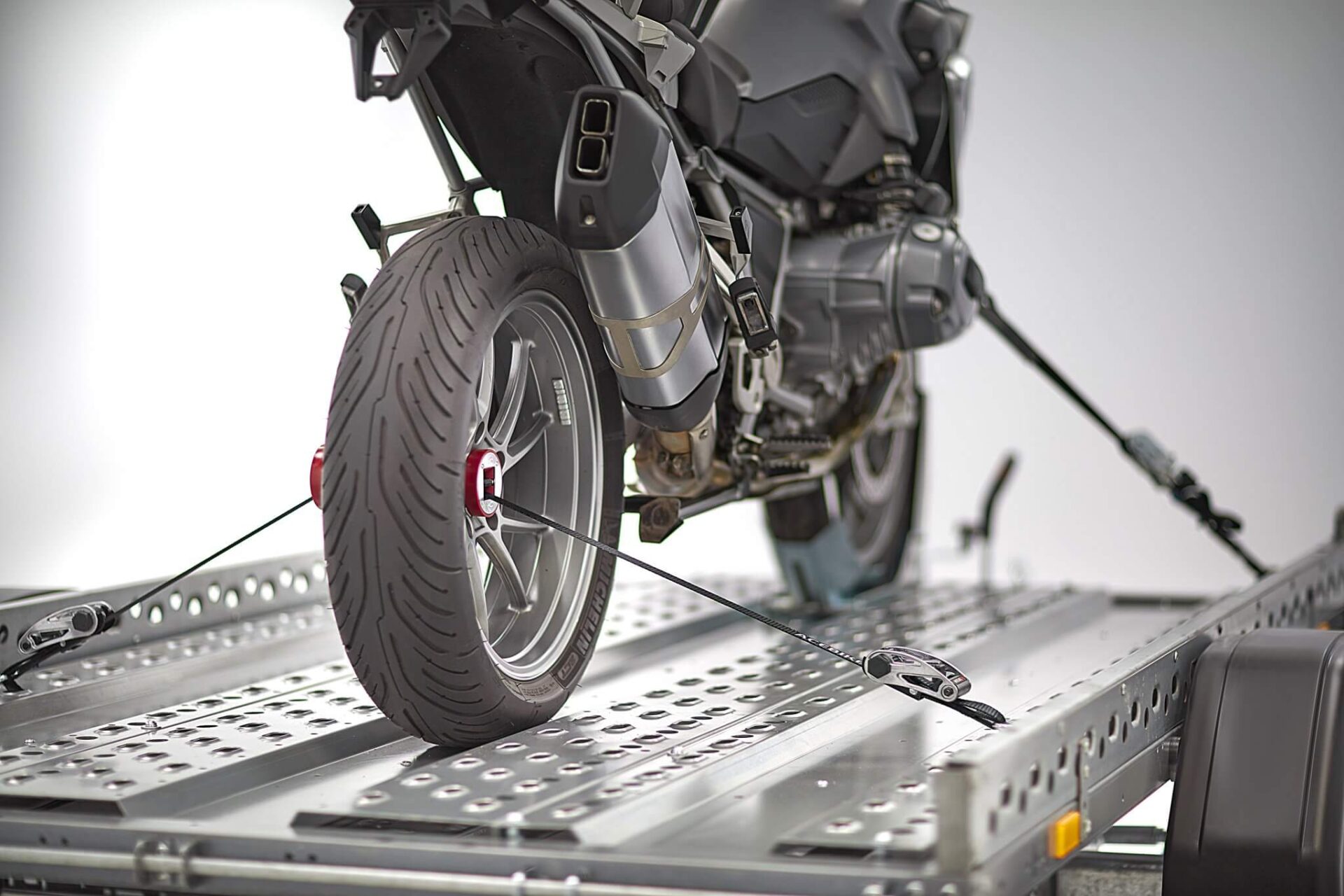 How Many Axles Does A Motorcycle Have? - BikesnRiders